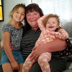 Jen – – THE WORLD FAMOUS